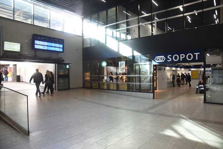 Sopot Centrum Handlowe i dworzec sklepy restauracje godziny otwarcia